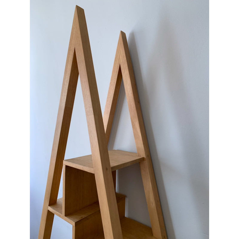 Triangular bookshelf Color hevea#naturalHUV Material hevea Dimension ...